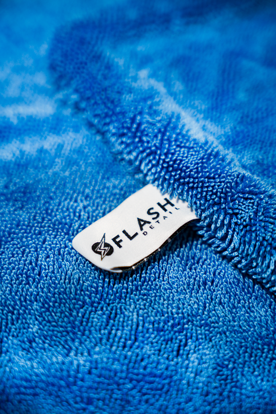 THE GIANT FLASH TOWEL – FLASHDETAIL INT.
