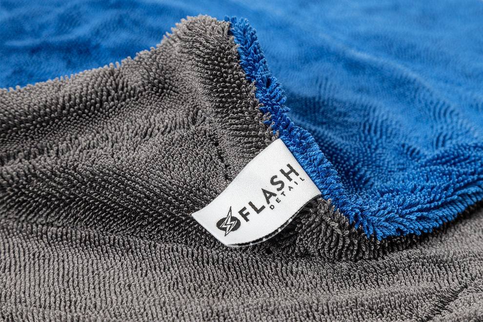 THE GIANT FLASH TOWEL – FLASHDETAIL INT.